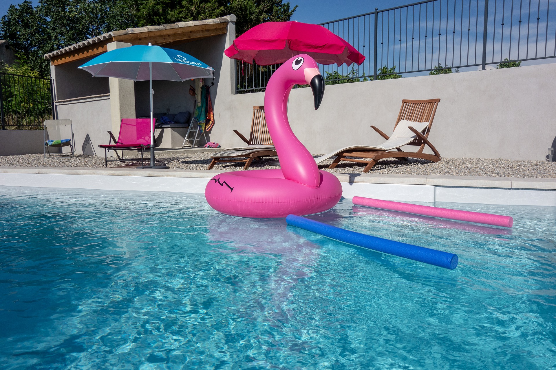 Dans quels accessoires pour piscine investir ? - Aquaguide